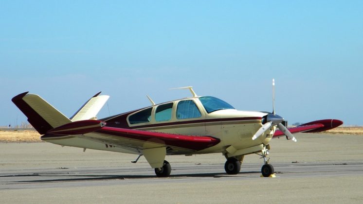 Pros and Cons of V Tail - Pros an Cons